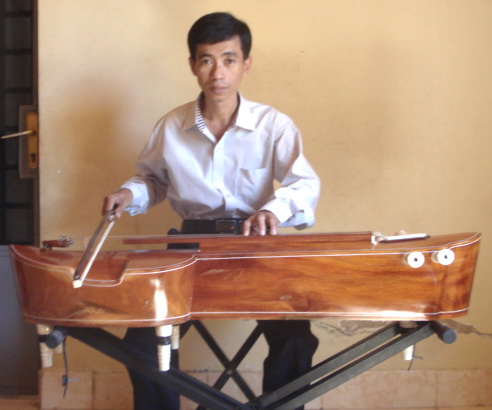 The Music Blog of Sak Bophavann ឯកសារ តន្ត្រី សក់ បុប្ផាវណ្ណ: Takhe Kot