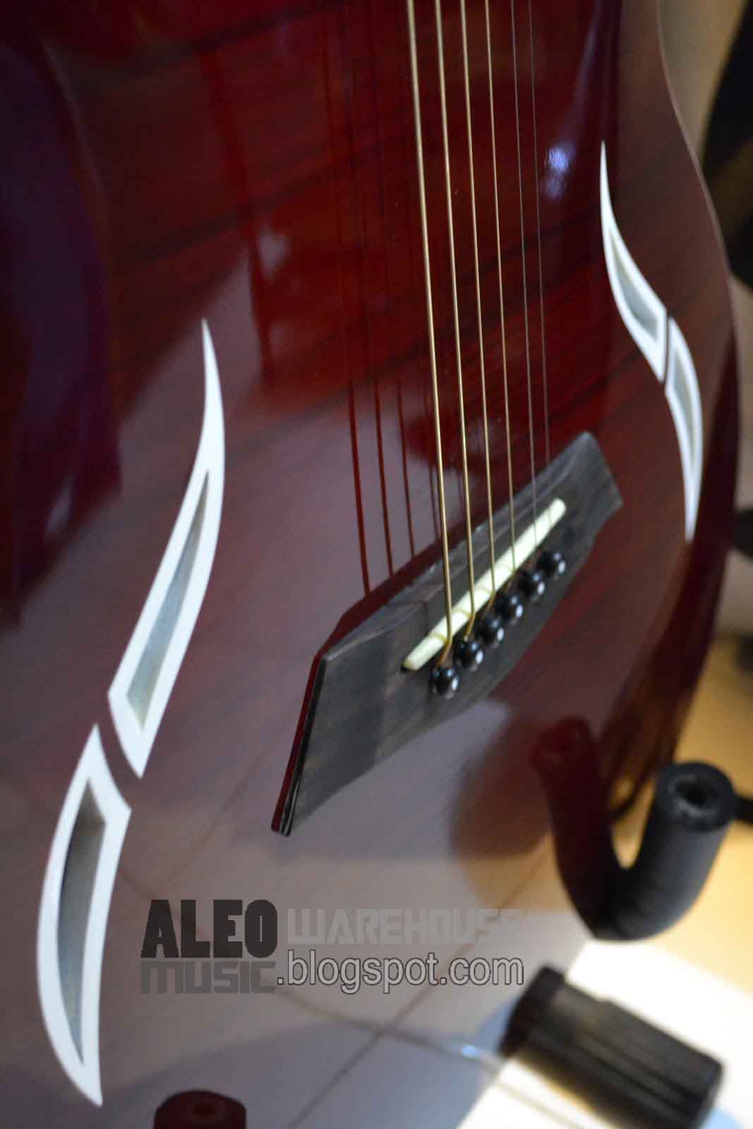 Aleo Music Warehouse: TAYLOR ACOUSTIC RED MAROON CUSTOM