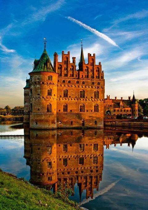 ShowMe Nan: Egeskov Castle - Funen Island, Denmark