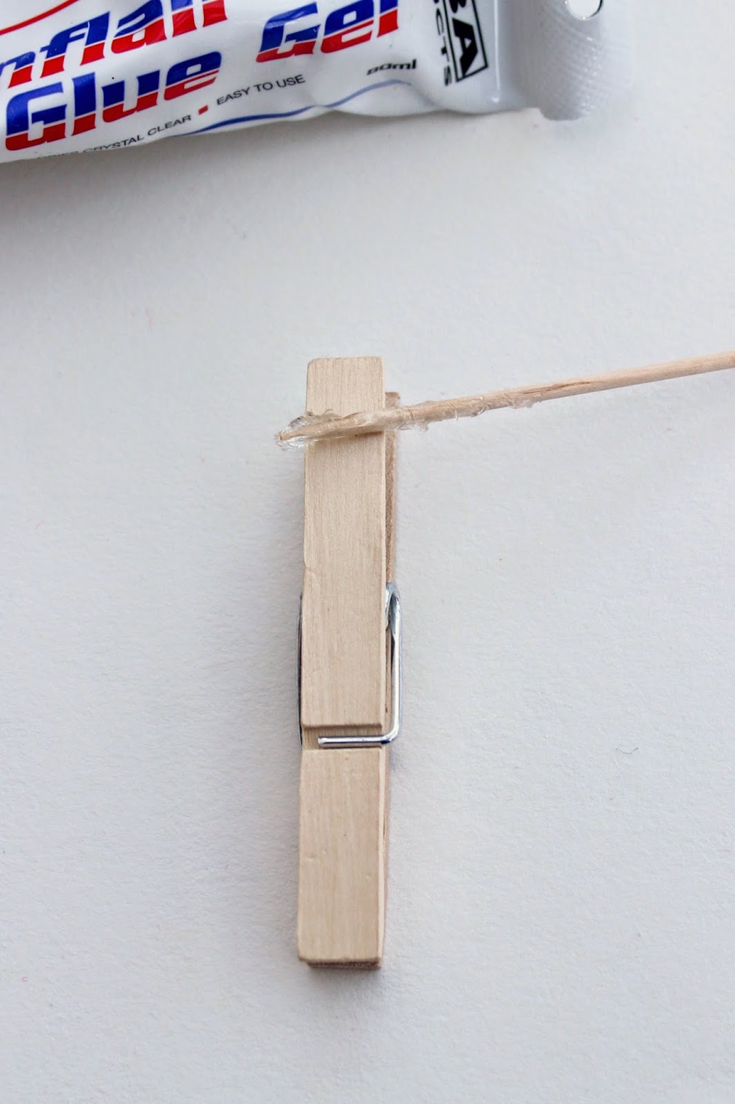 fizzi~jayne makes.... : Christmas Card String and Peg Tutorial....