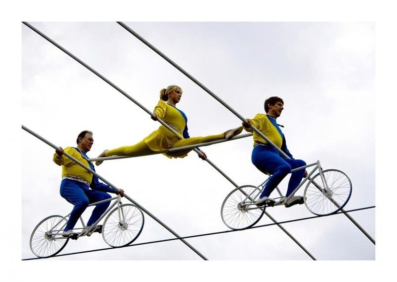 EL CIRCO: LOS EQUILIBRISTAS