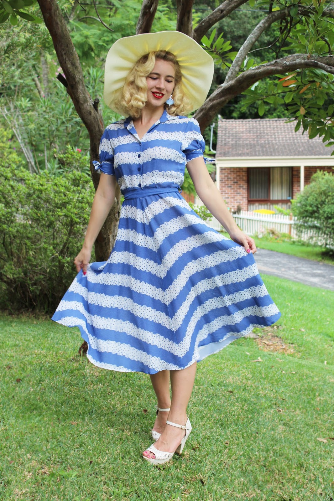 A Ribbon Print Dress for the Weekend | GracefullyVintage