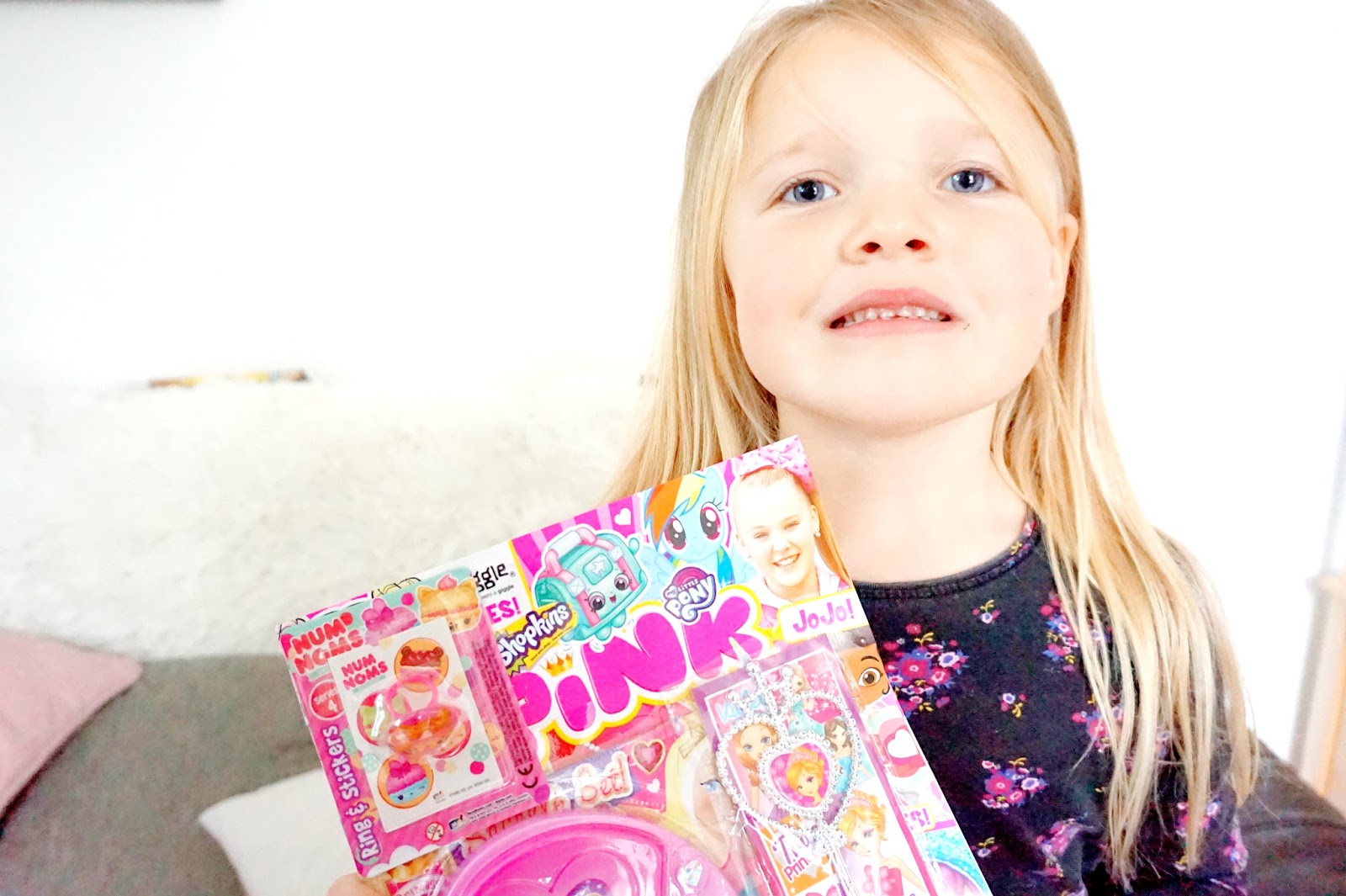 PINK MAGAZINE REVIEW AND GIVEAWAY | Beth Owen