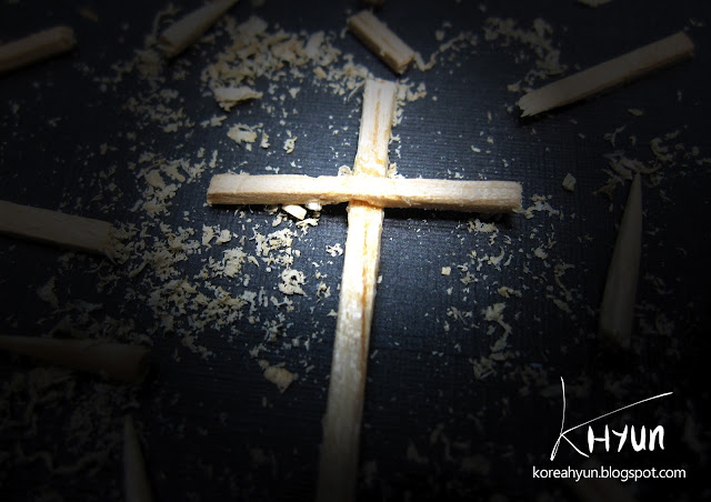 이쑤시개로 십자가 만들기(Make a cross with a toothpick)