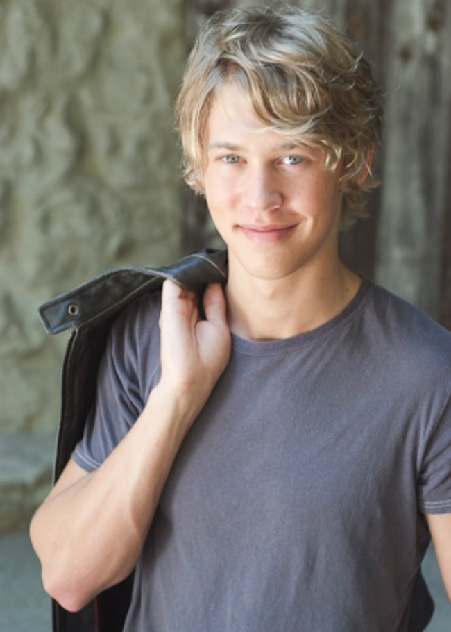 FAMOUS BOYZ 2: Set the Night to Music