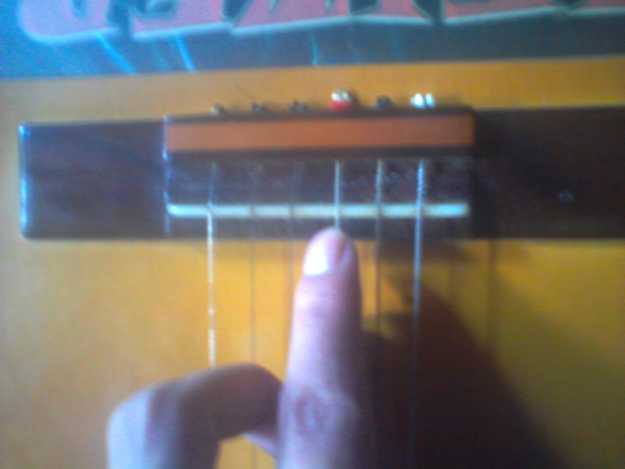 Cara Memasang Senar Gitar yang Baik dan Benar