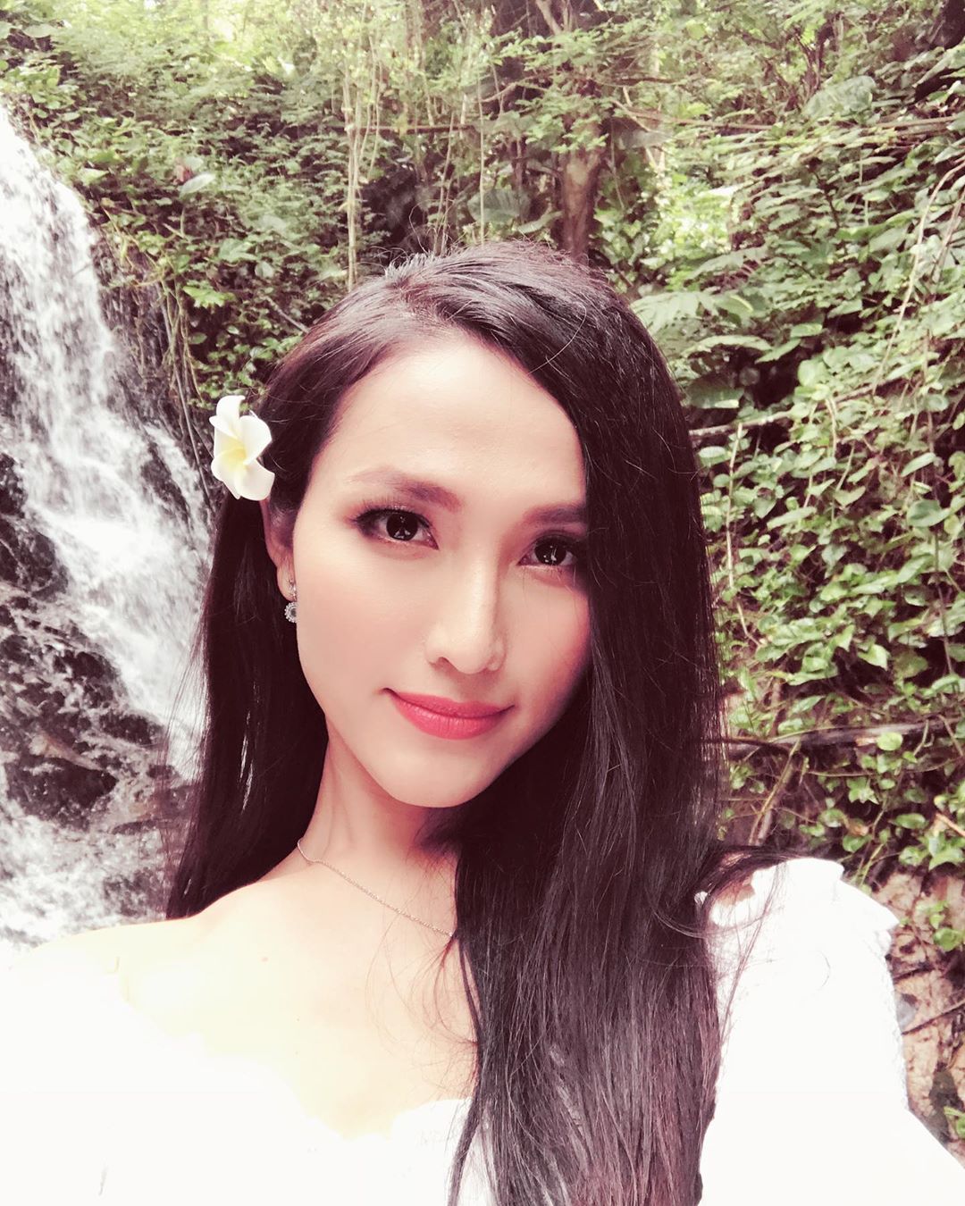 Bui Dinh Hoai Sa – Most Beautiful Transgender Vietnam - TG Beauty