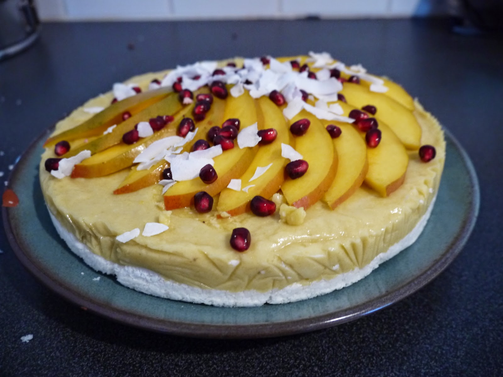 Mango and coconut bavarois: fresh, delicious and healthy dessert