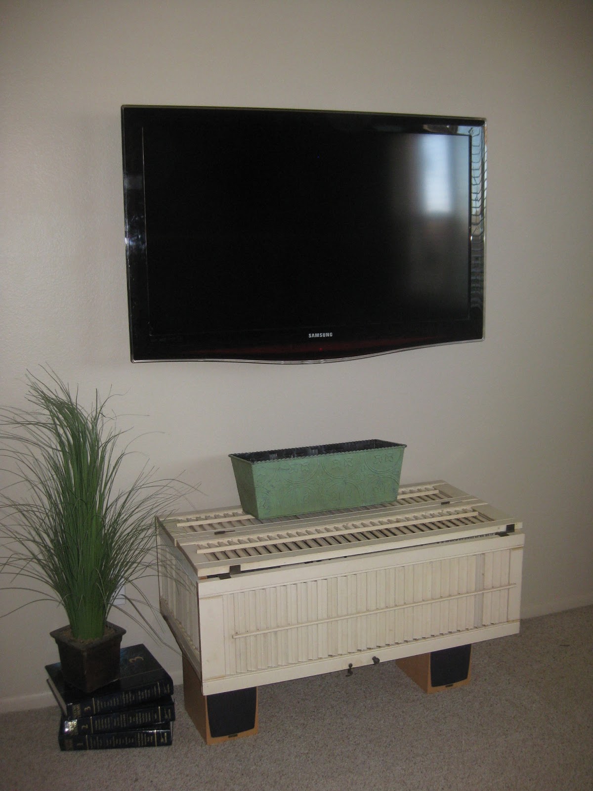 ZigZags and Blossoming.......: DIY: Shutter Component Holder