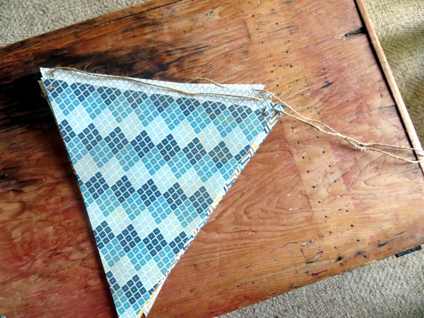 How to make a paper pennant banner