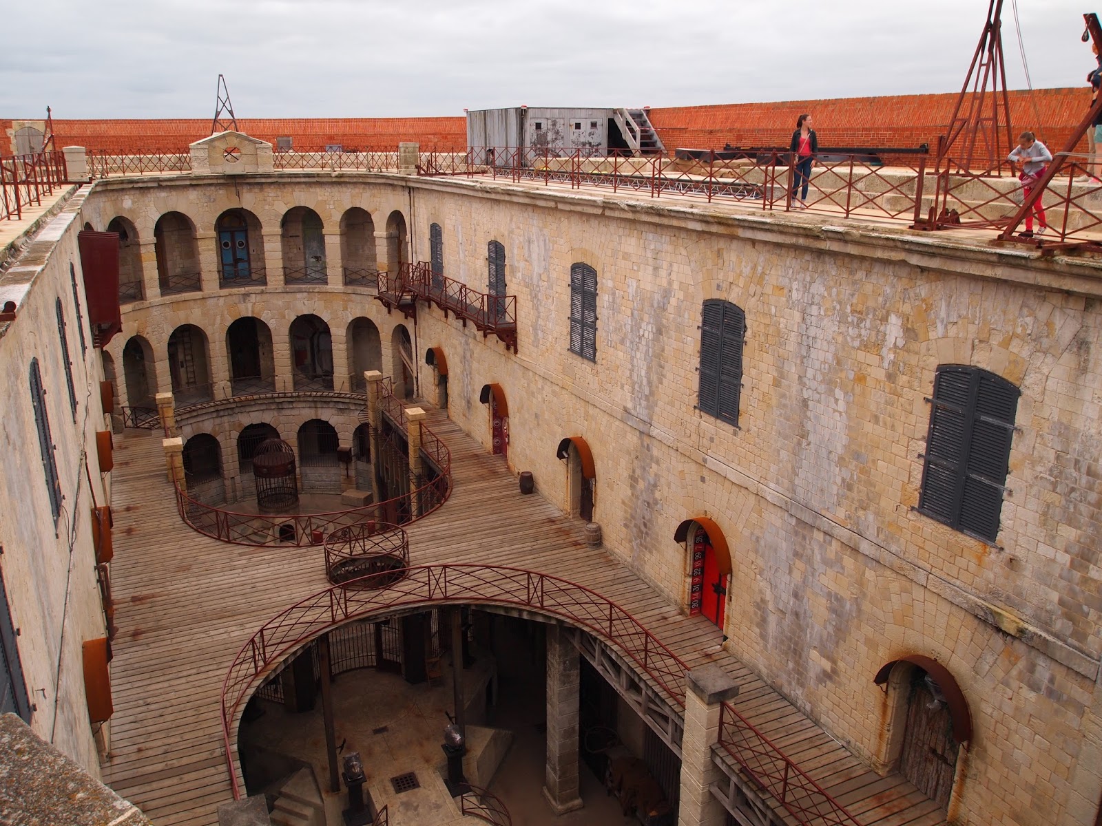 La visite exceptionnelle du mythique Fort Boyard - Dans la peau d'une fille