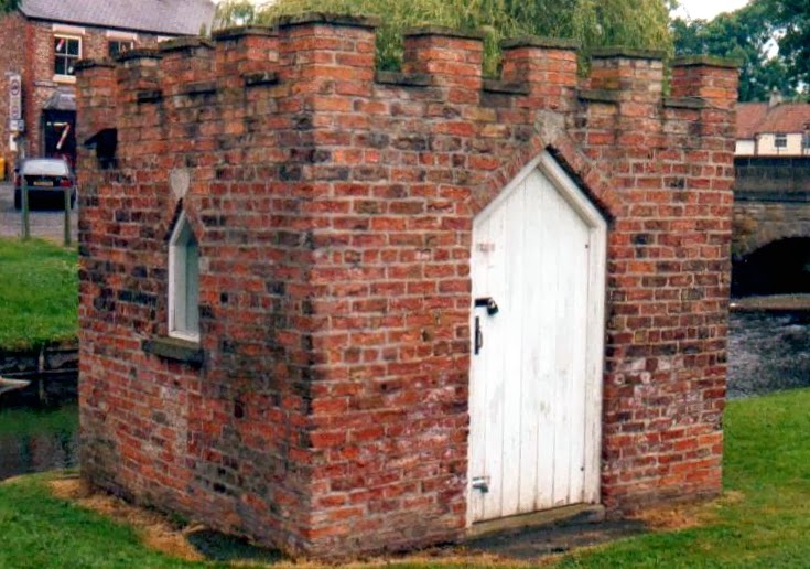 Roy's blog: SOME UNUSUAL 'PRACTICAL' BUILDINGS
