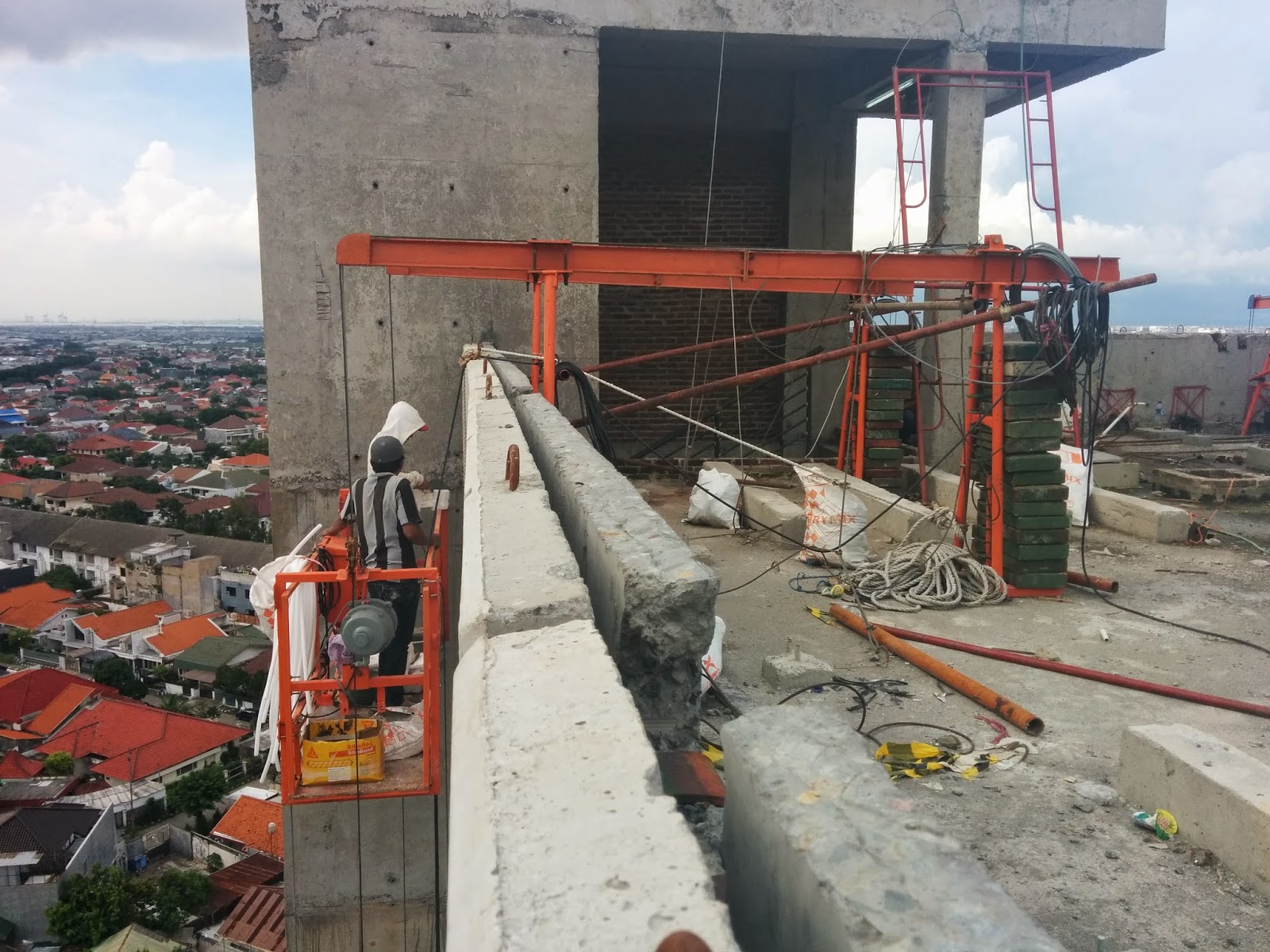 -- PT DUA PERKASA --: Rental Gondola Surabaya - Hotel IBIS Hr. Muhammad.