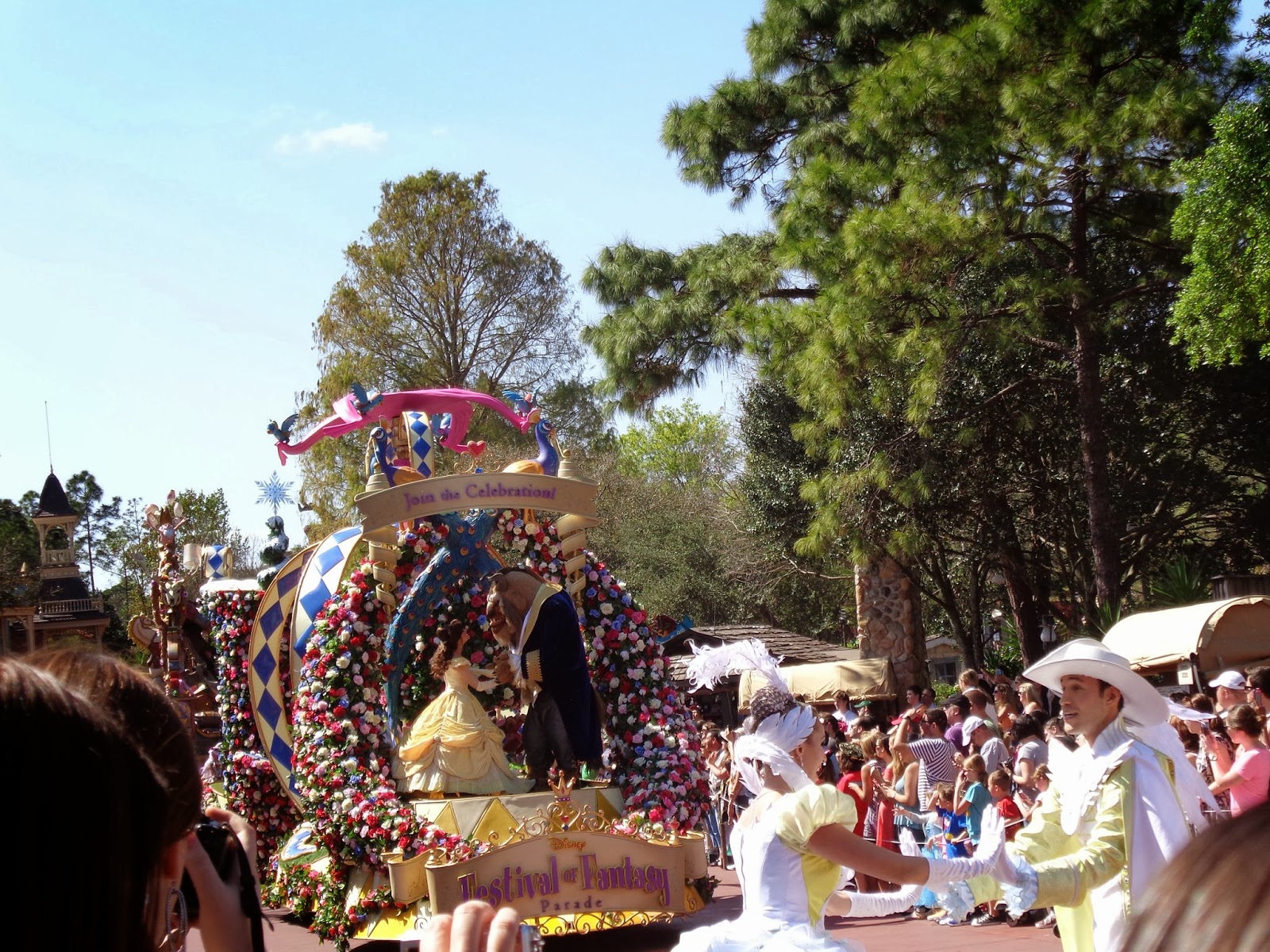 Running thru Theme Parks: Festival of Fantasy Parade at Magic Kingdon