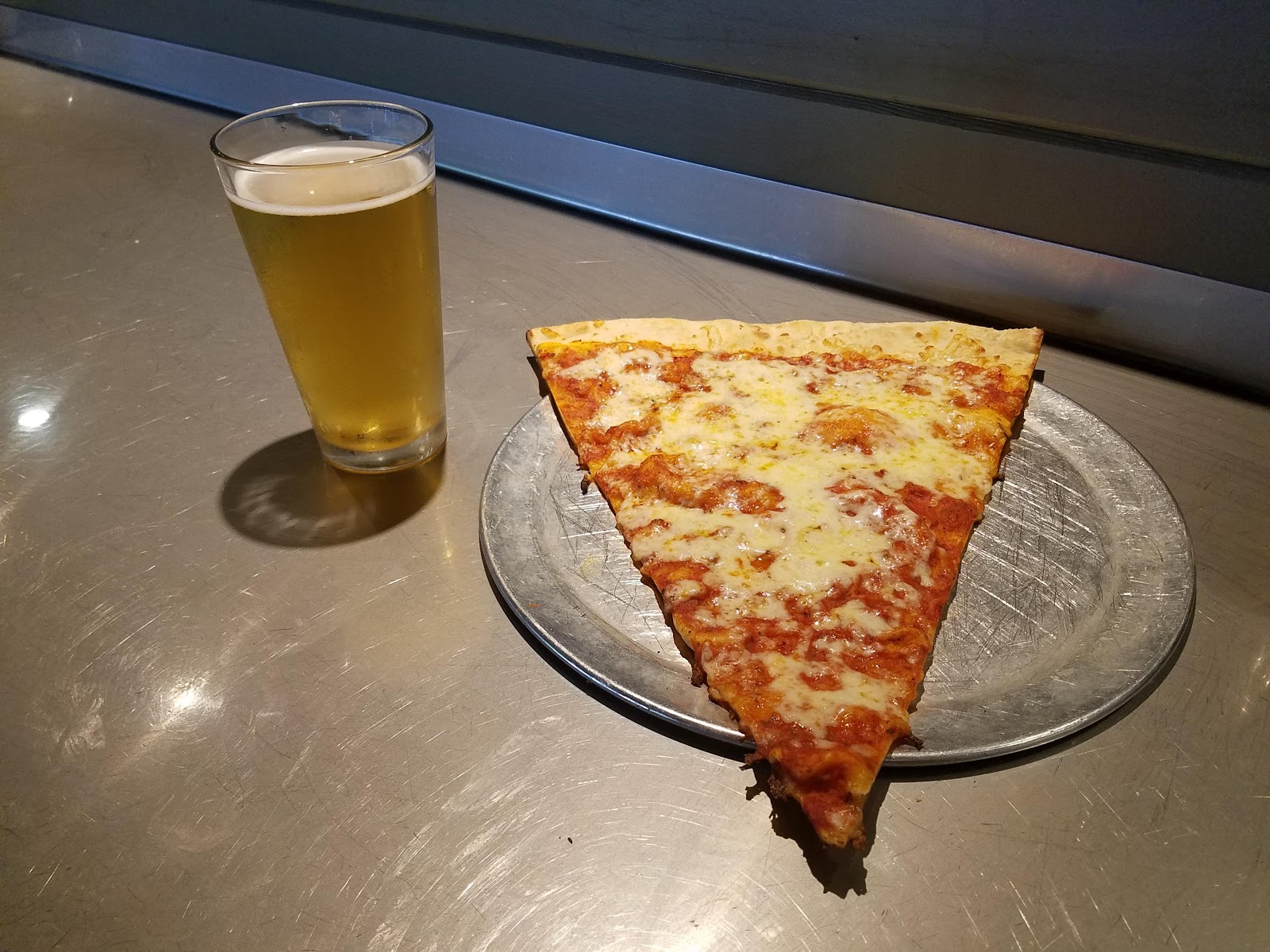 Pizza Geezer: Lazy Moon Pizza - Orlando Florida