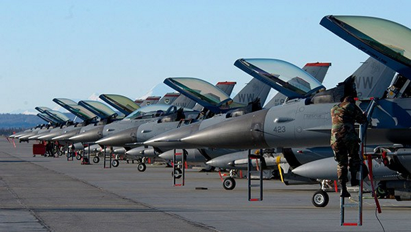 desarrollo defensa y tecnologia belica: F-16 Fighting Falcon de ...