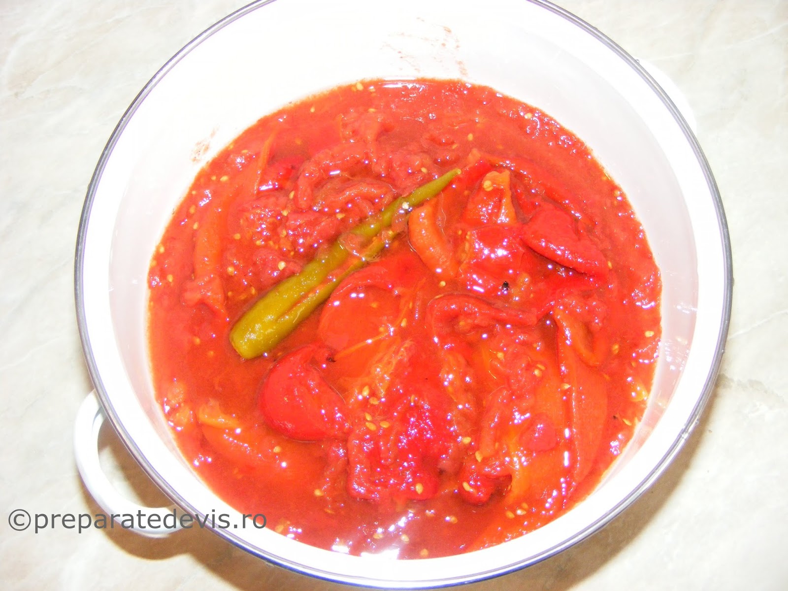 Macrou la grill cu rosii si ardei copti | Retete Culinare ...