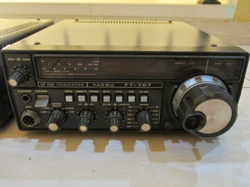 Gromikom Radio: Yaesu FT-707 HF SSB Transceiver + FP-707 PSU