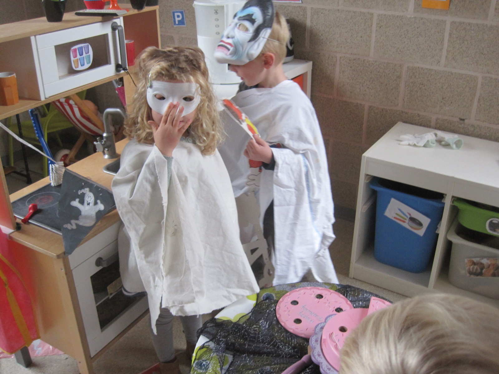 Welkom in de 2de kleuterklas!: Verhaal met prenten: Papa spook is jarig!