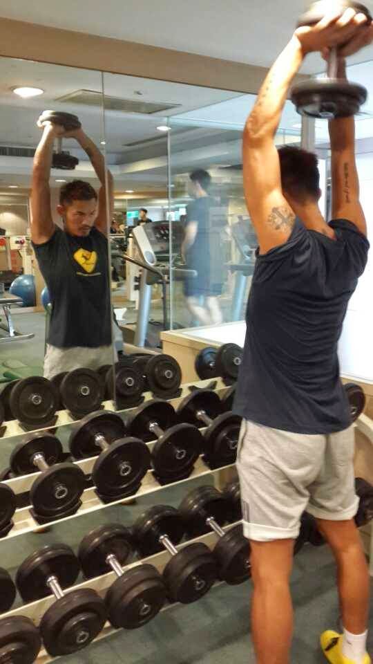 Lin Dan Keep Himself Fit in Gym for 2014 Chinese Taipei Yonex Open ...
