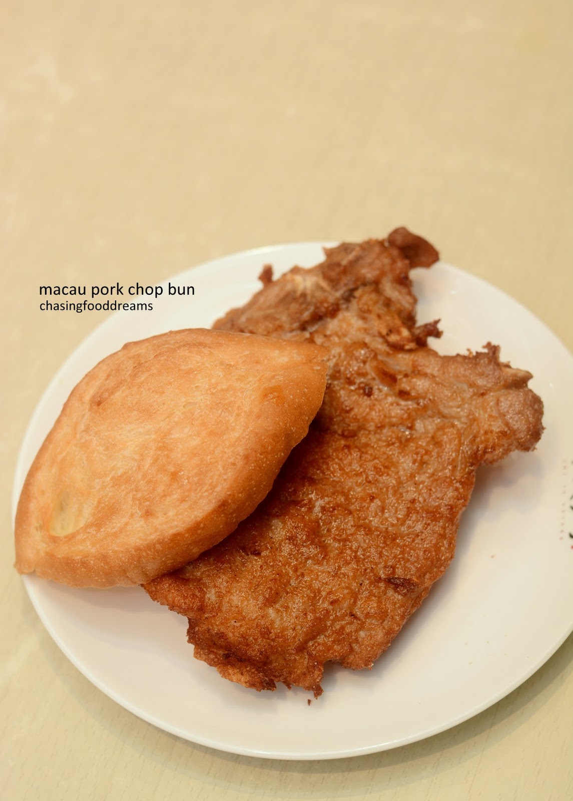 CHASING FOOD DREAMS: Porco Macau Pork Chop Bun @ Lot 10 Hutong