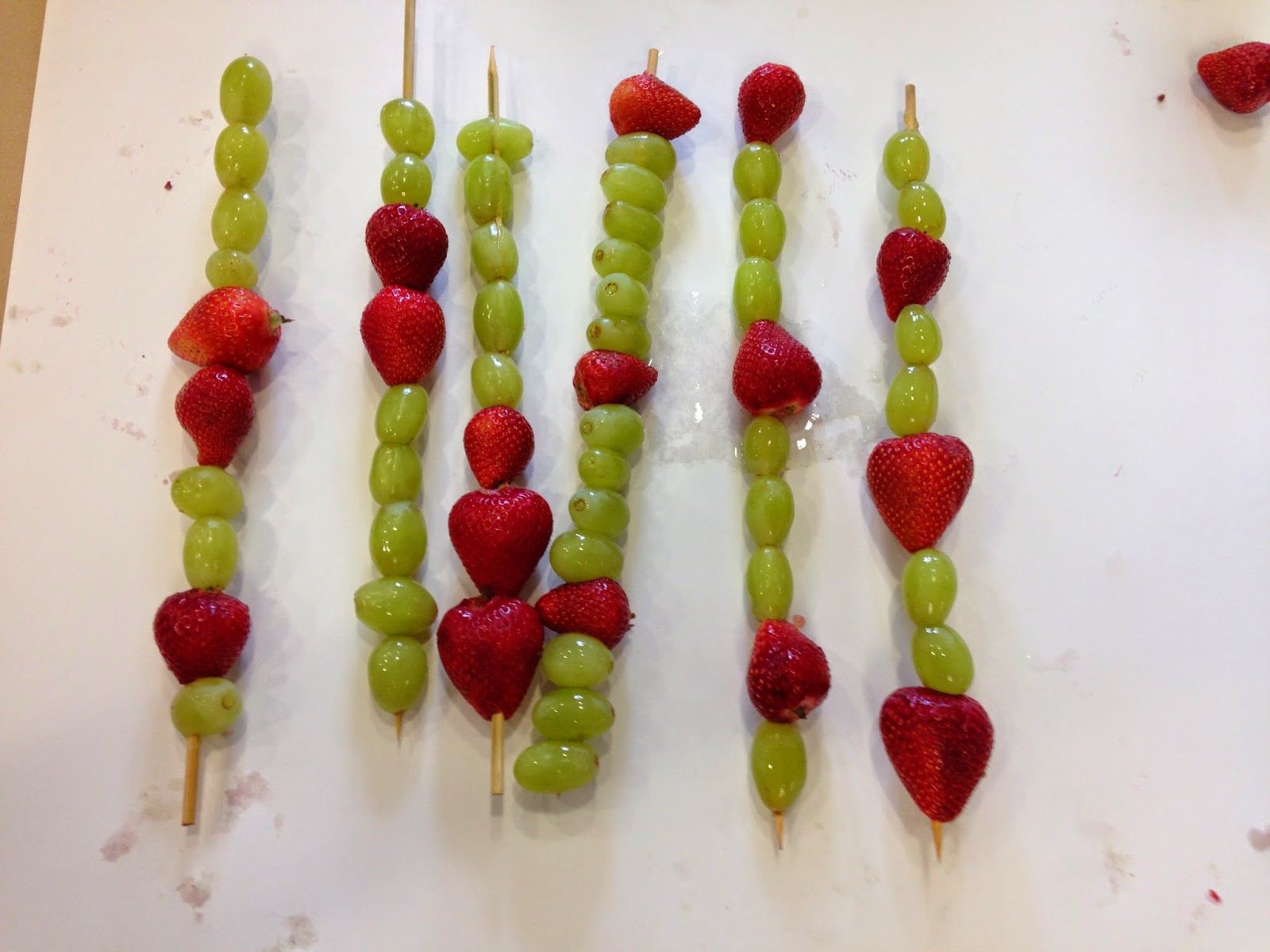 A Rainbow Plate is a Healthy Plate: Fun with Grape Kabobs! Good to the ...