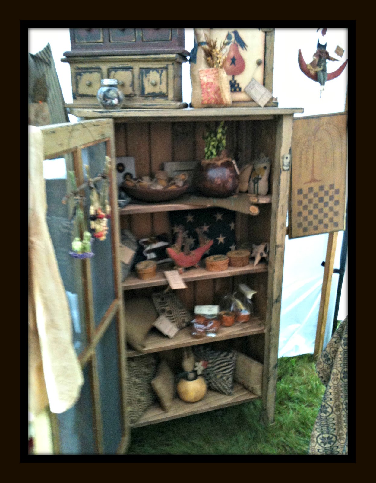 Teresa's Primitive Treasures: New Cupboard