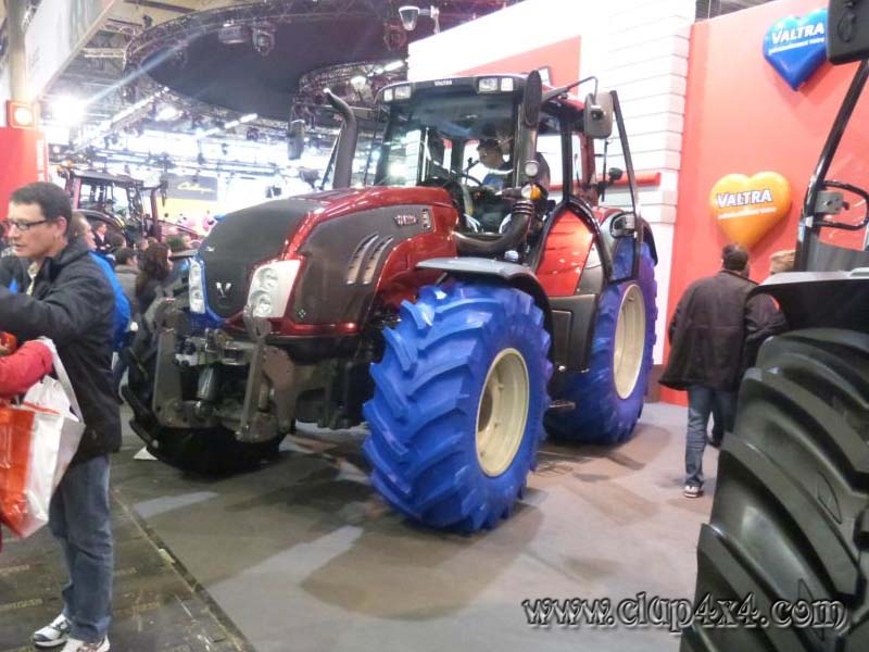 Tractors - Farm Machinery: Valtra Special Blue and Red