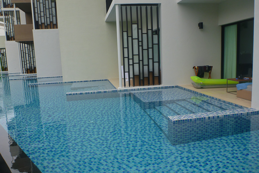 In the Sky: Pool Access deluxe room, Holiday Inn Resort Mai Khao ...