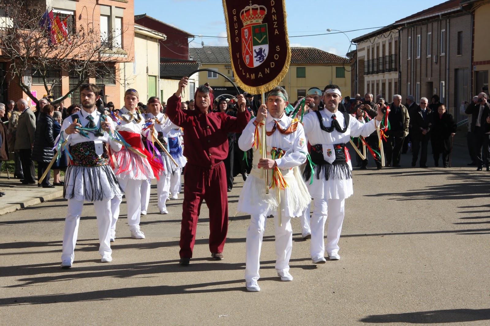 ETNOLEON: Etnografía León: EDITORIAL: LA DANZA DEL PALOTEO DE VILLAMANDOS