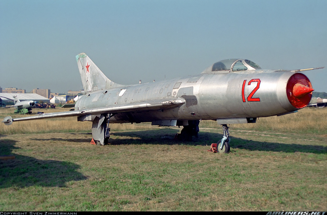 Papercraft Laguna: SU-7B avión de combate modelo de papel descarga gratis