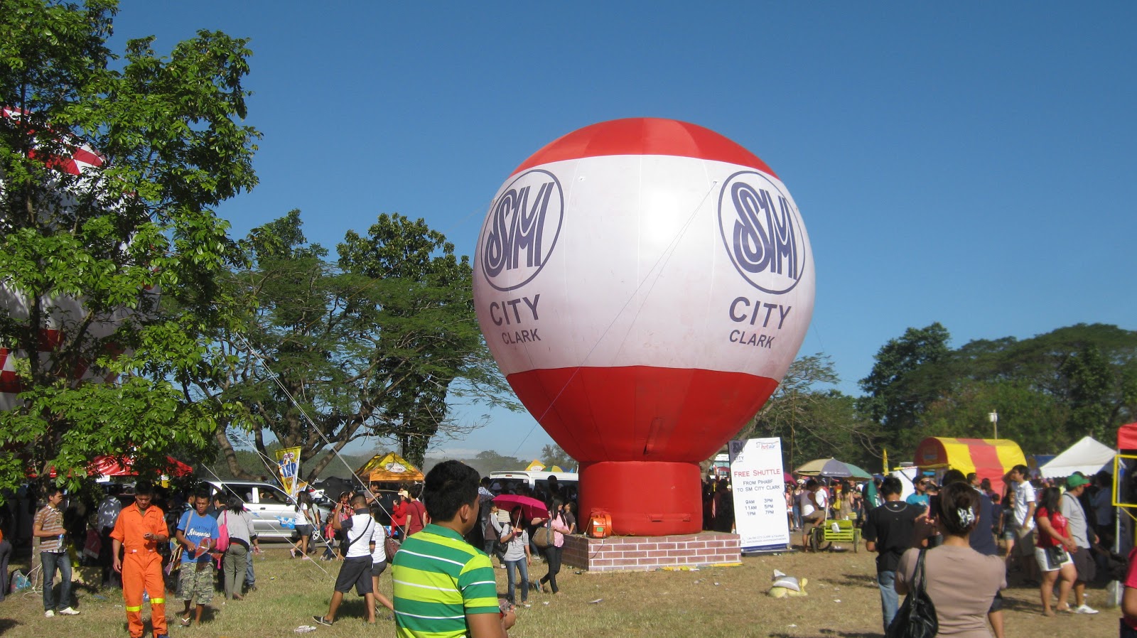 There are Hot Air Balloons in the Philippines and they are Colorful