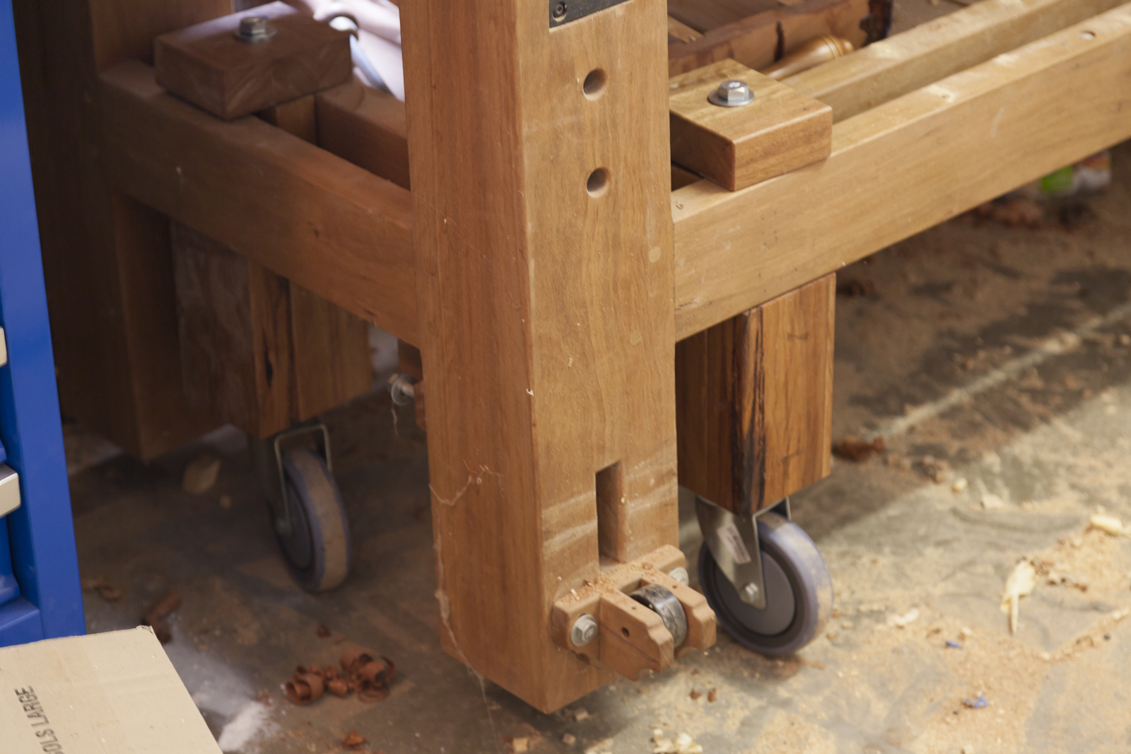 ~ the love of wood ~: Wheels for the Workbench