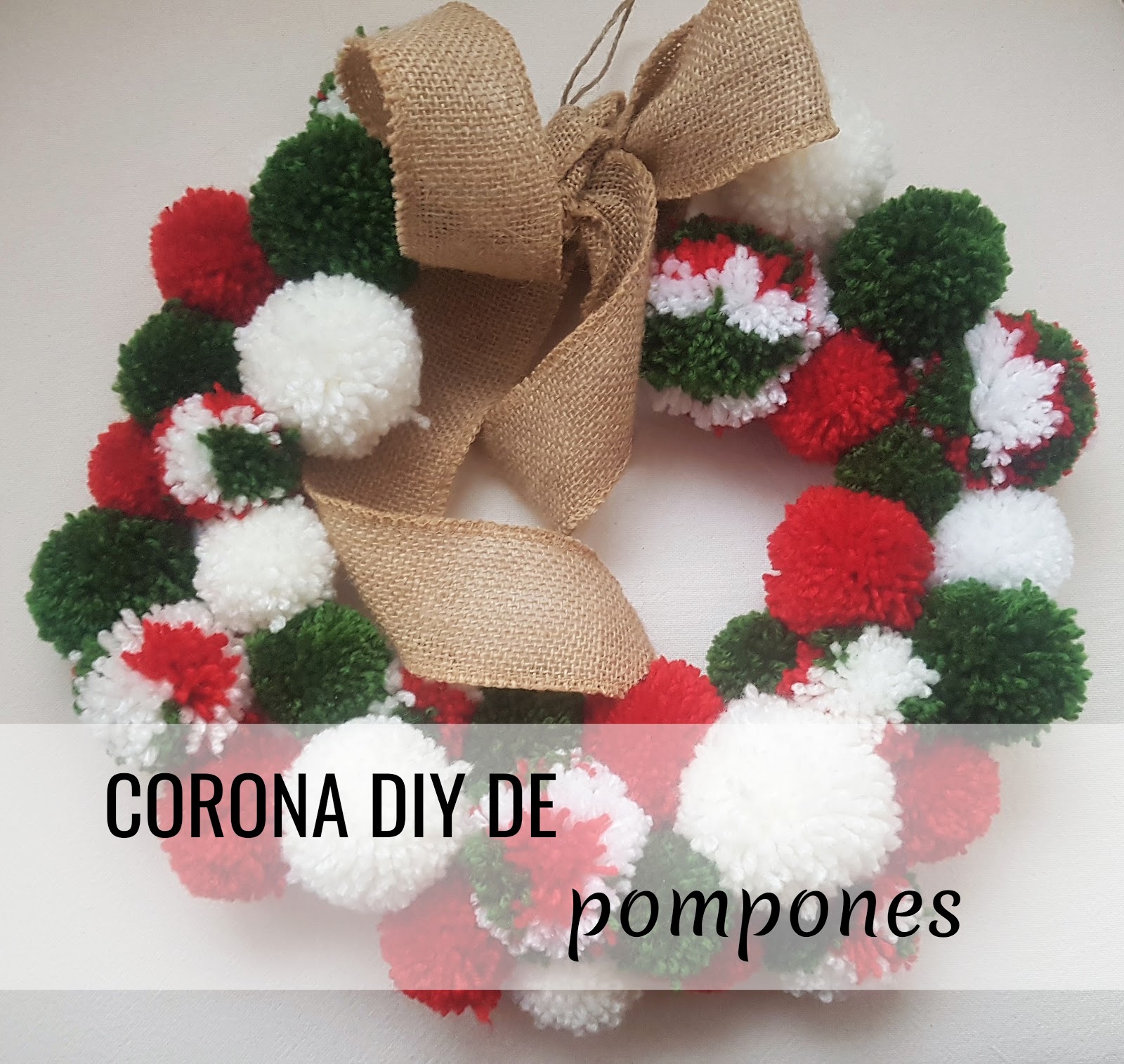 Pacto de Tres: Corona de pompones DIY de Navidad
