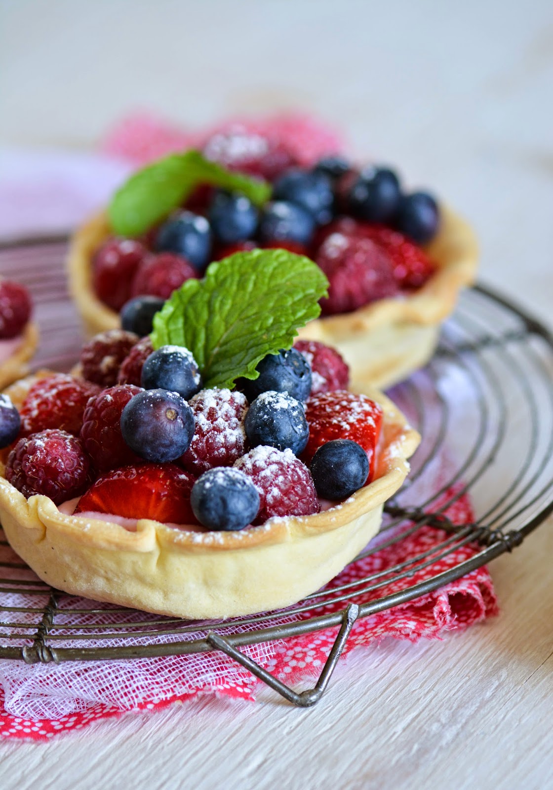 ilovequeencharlotte: Mes petites tartelettes aux fruits rouges / Mis ...