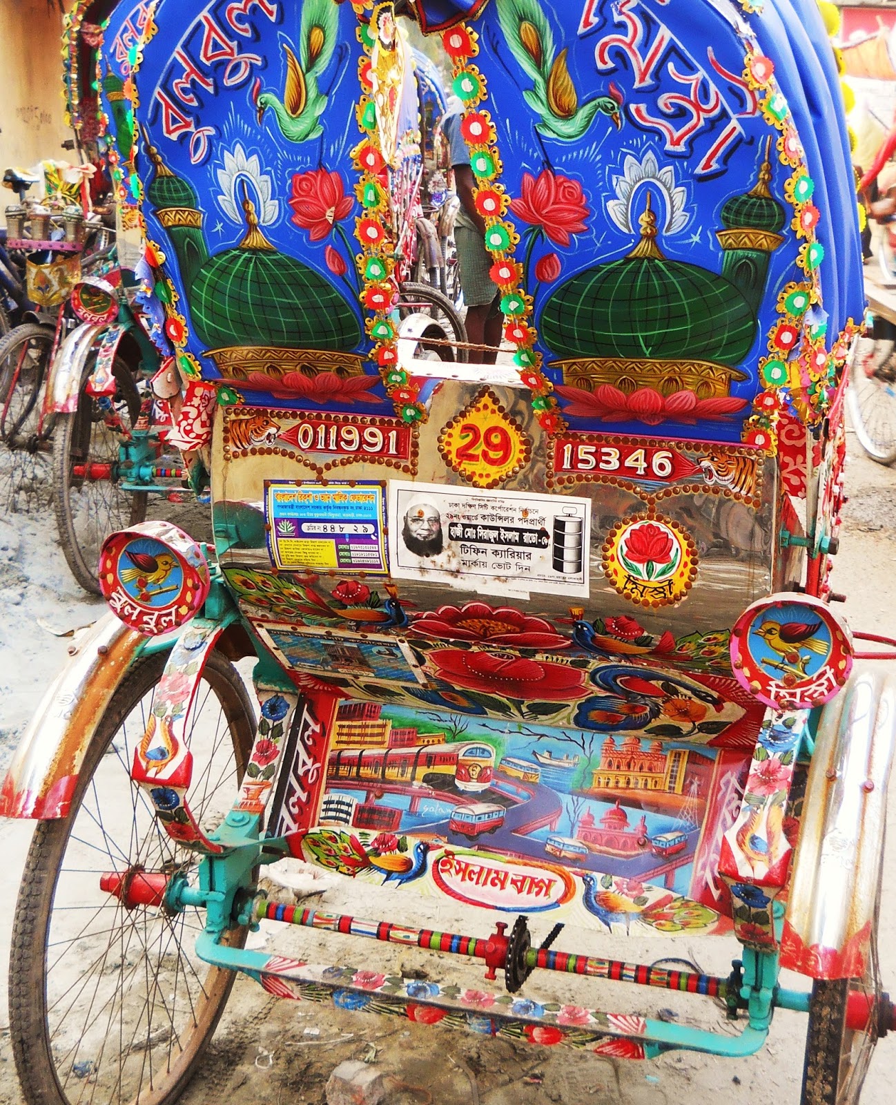 evenfewergoats: The Exuberant Rickshaws of Bangladesh
