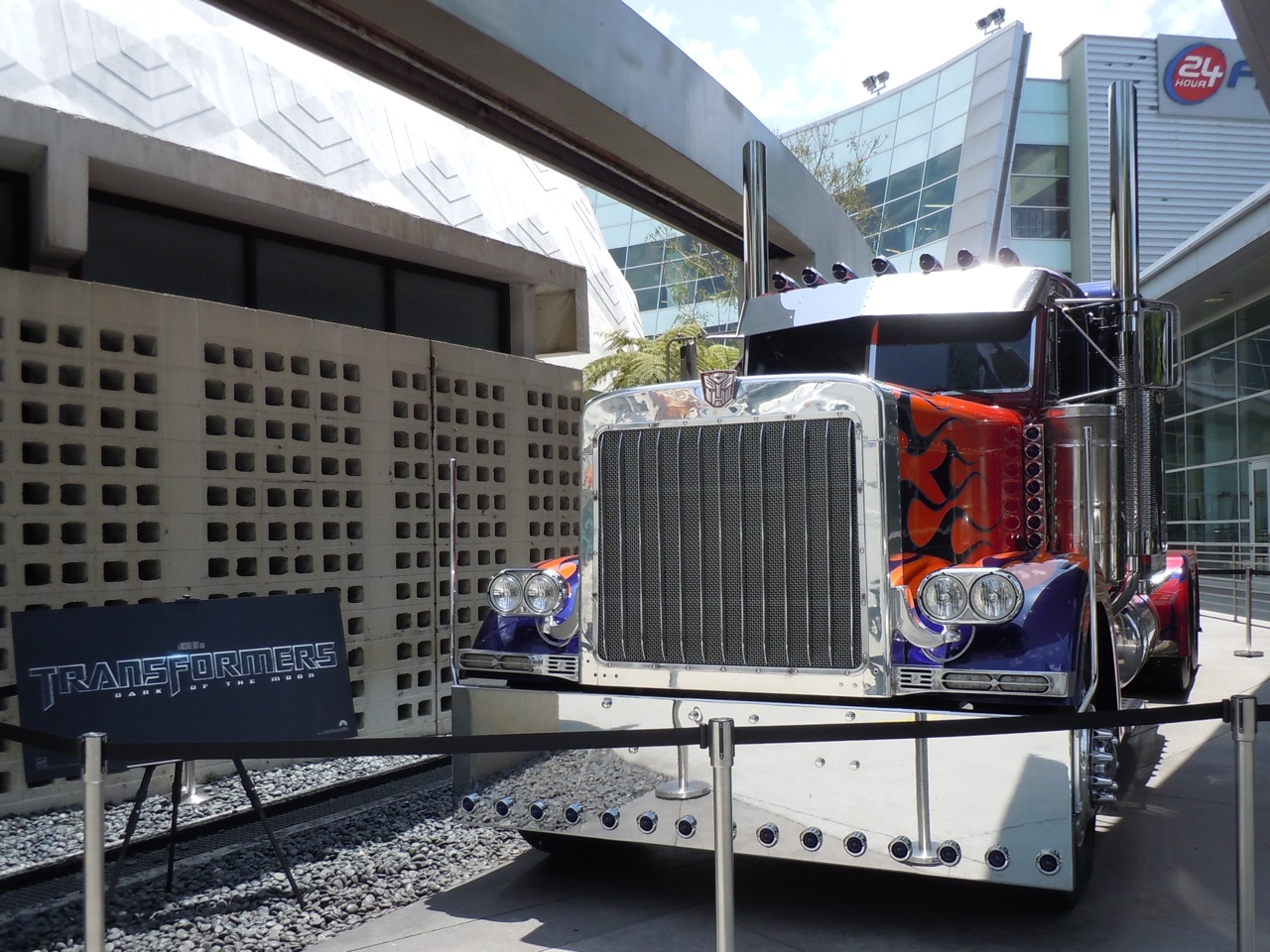 Optimus Prime truck and Bumblebee car from Transformers 3 ...