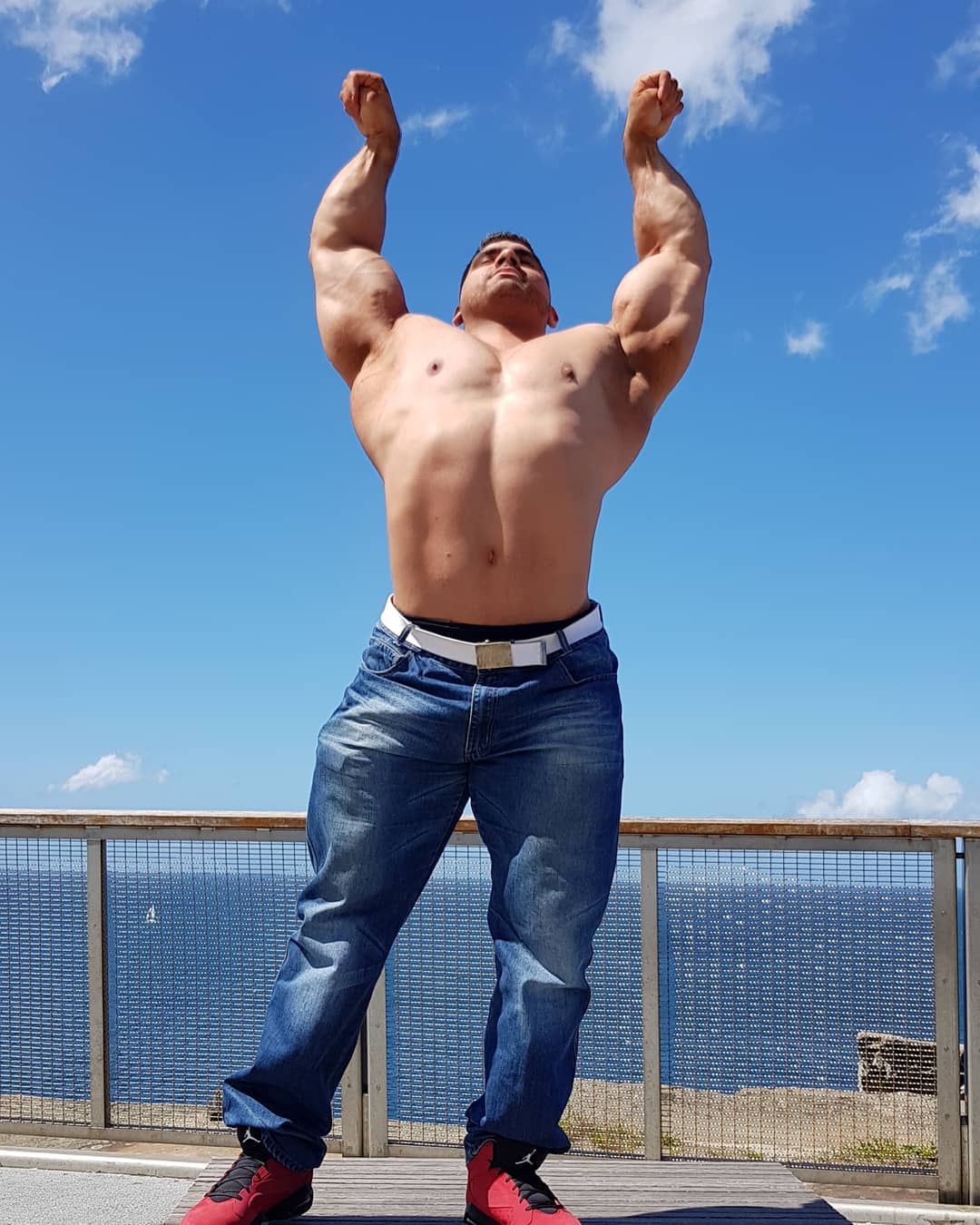 Muscle Lover: Greek-Australian bodybuilder Chris Kavvalos