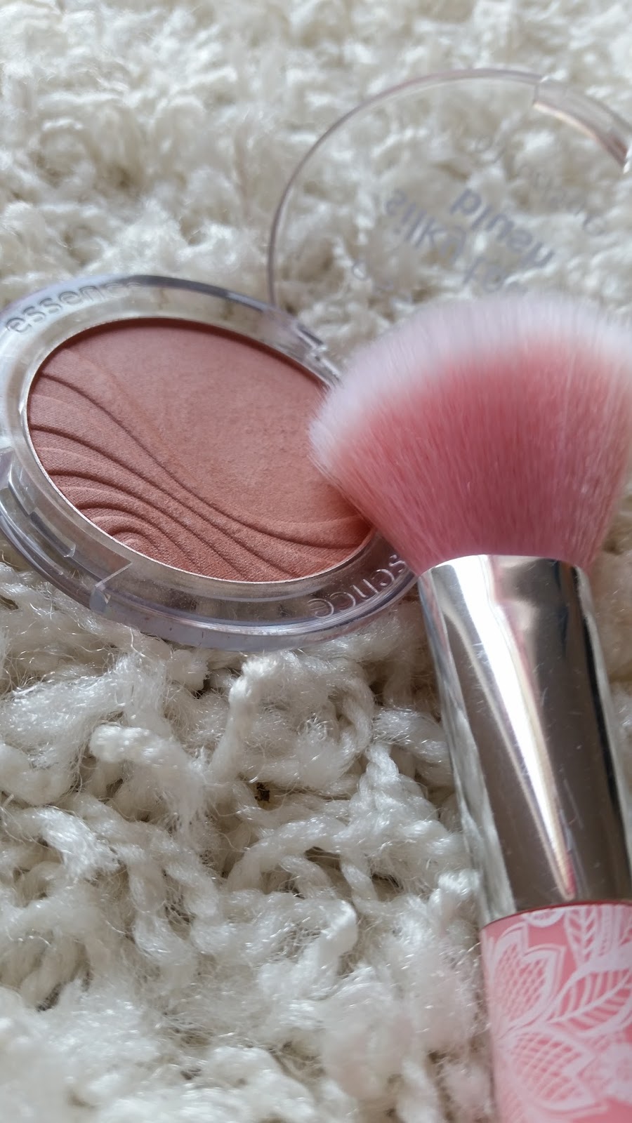 WeFashionIt: Essence Silky Touch rumenilo 100 Indian Summer