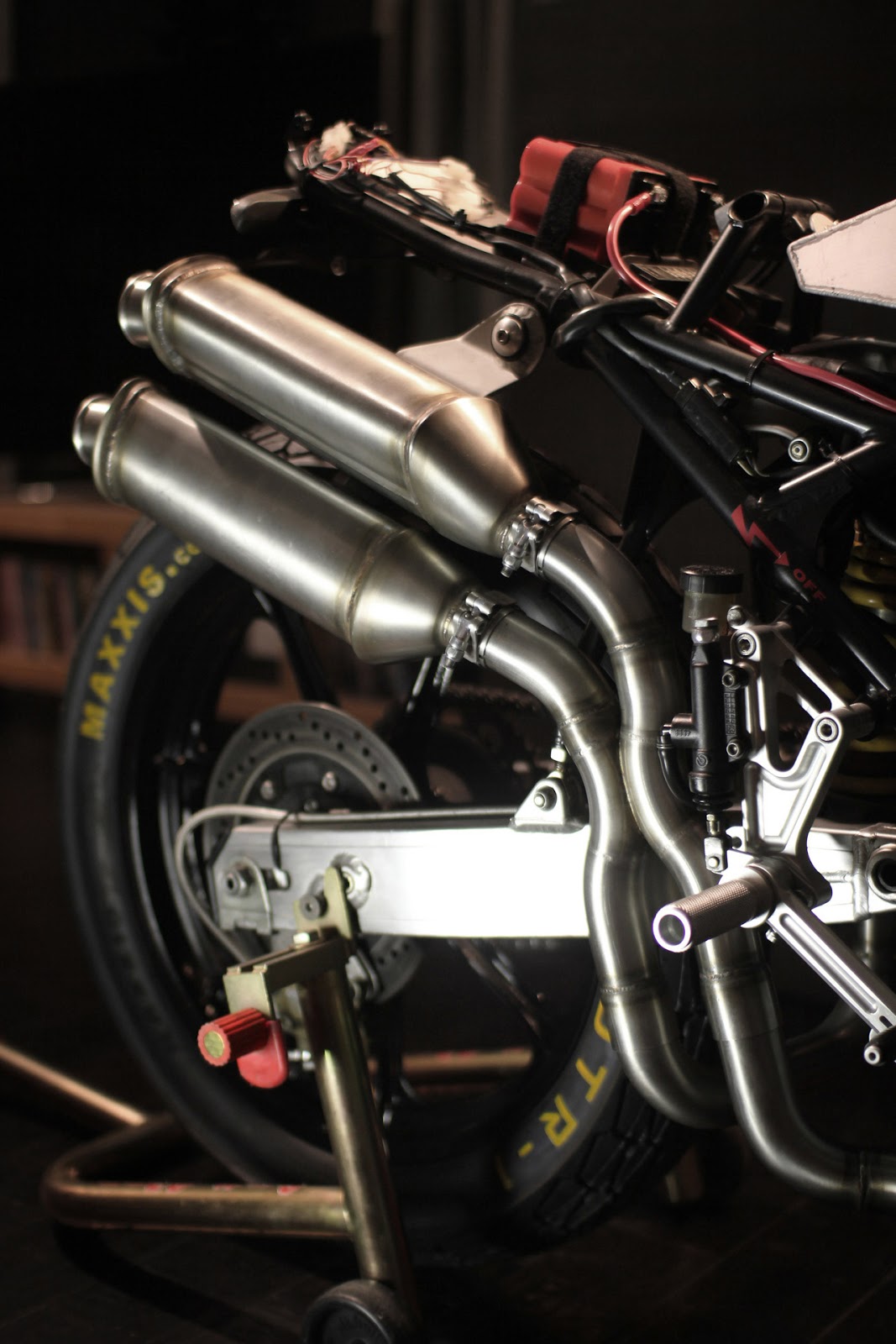 Racing Cafè: Ducati Monster 900 Flat Track Kit by Earle Motors