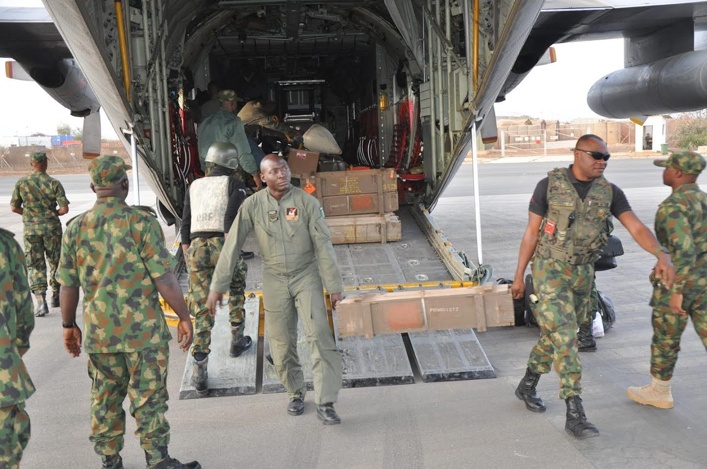 See photos of Nigerian army and Navy as they prepared to join troops in ...