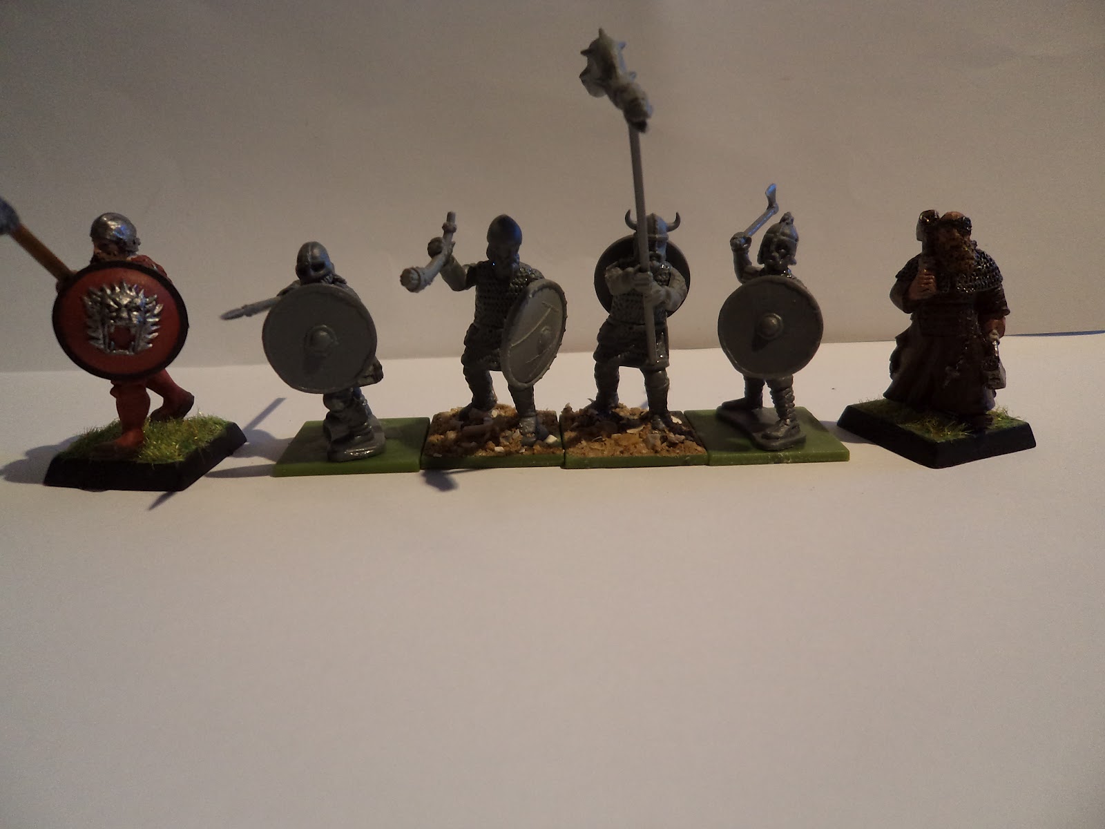 Wolves on the Tide: Scale comparison for Dark Ages 28mm plastic miniatures!