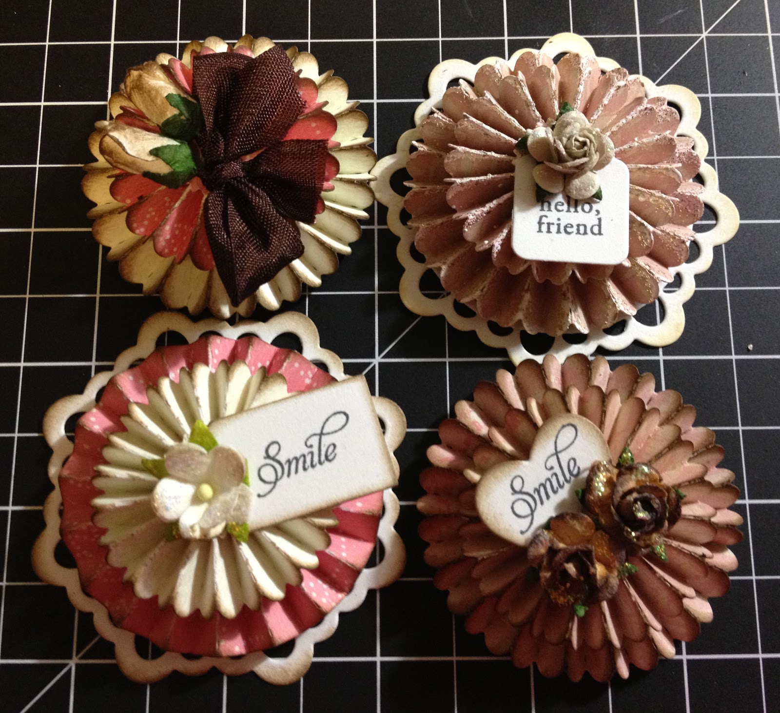 A lady and her crafts: Paper Rosettes