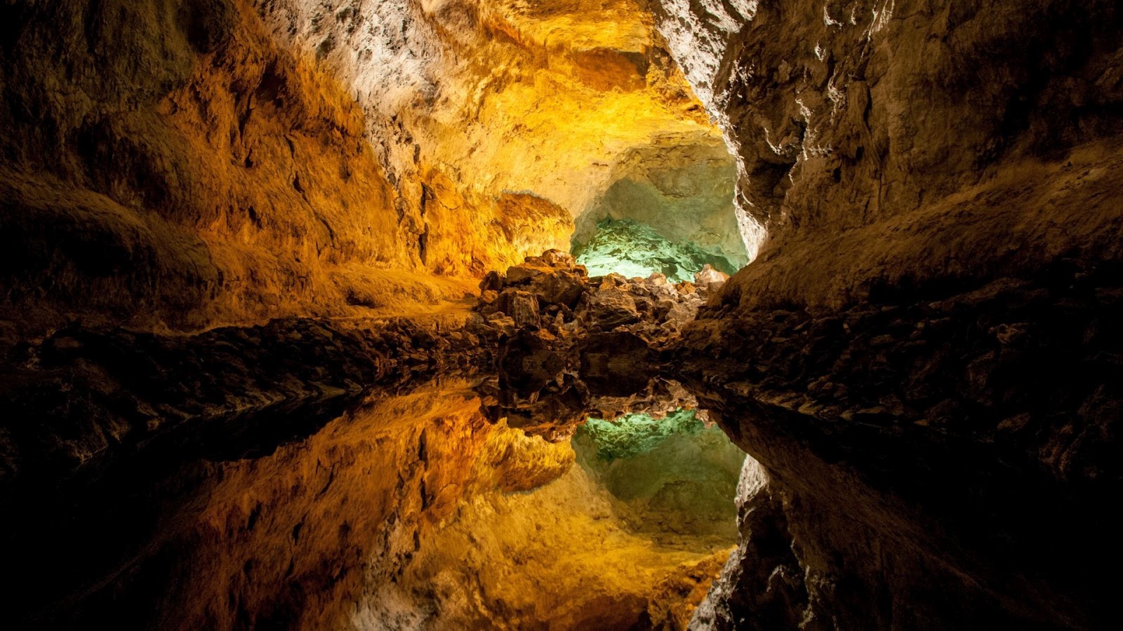 Beautiful Reflection in Cave | High Quality Images