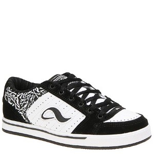 skate-ing: sepatu skateboard