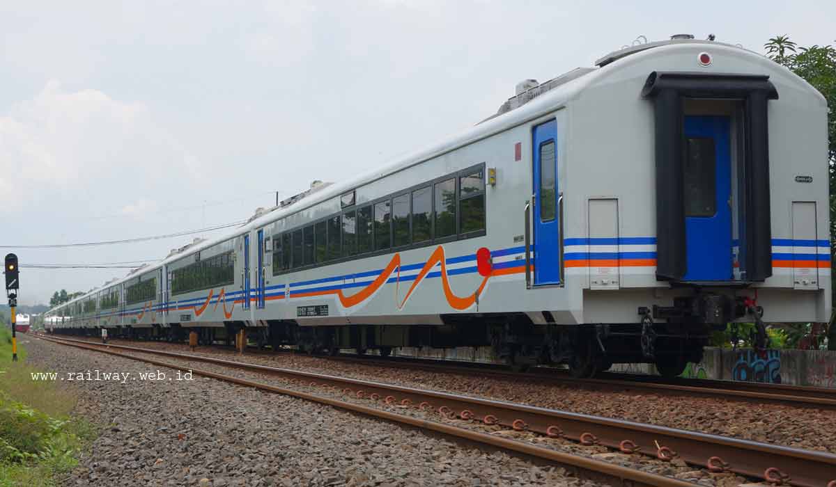 Menjajal Kereta Api Eksekutif New Gen 2016