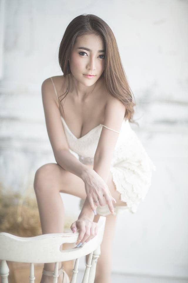 ប្រលោមលោកខ្លី: Model : Phasinee Boonrod