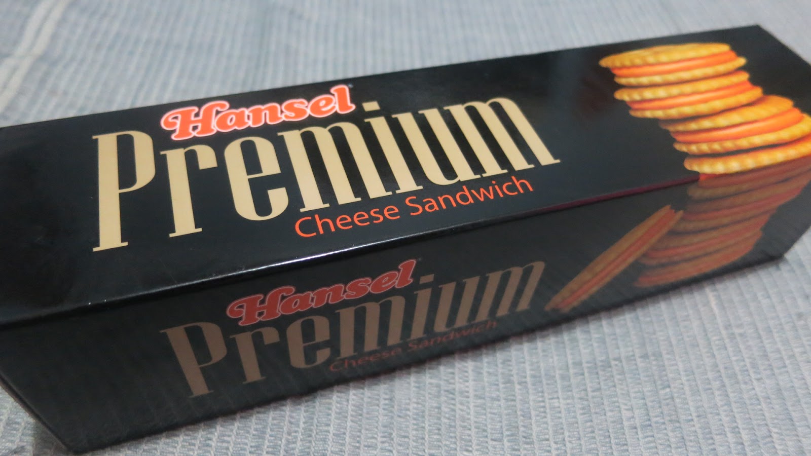 Knack 4 Snacks!: Rebisco's Hansel Premium Cheese Sandwich