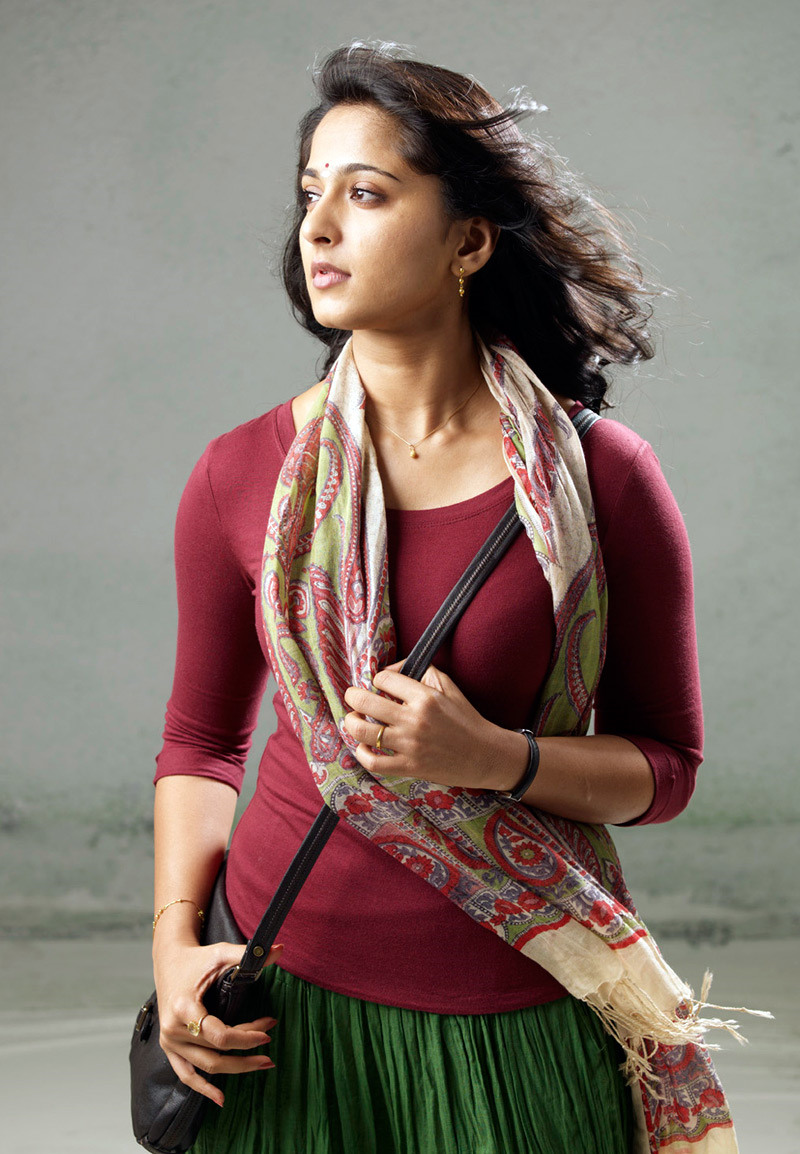 Binnu Gallery: Telugu Actress Anushka Shetty Beautiful Stills at Nanna ...