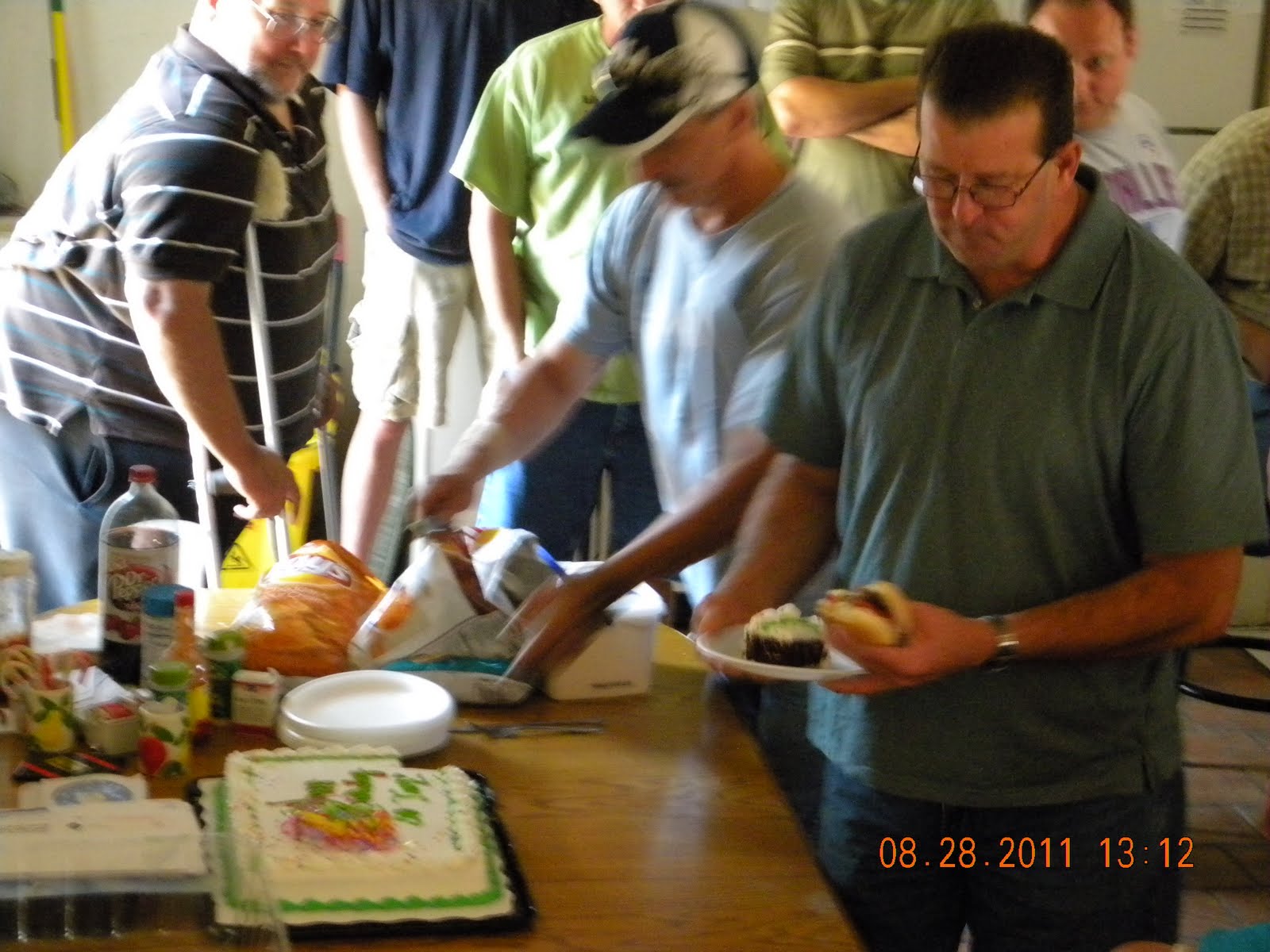 USHELLIT PEA SHELLERS AND PECAN NUT CRACKERS